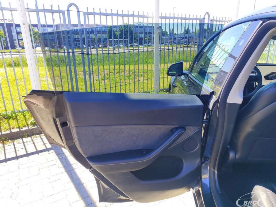 Pelēks Tesla Model Y 2025 Klaipėda, ar dzinēja tilpumu 0.00 L un nobraukumu 1 tūkst. km par 34900 €, foto 26 vietnē AUTOMOTO.COM.LV