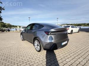 Grey Tesla Model Y 2025 in Riga, with an engine capacity of 0.00 L and mileage of 20 thousand km for 49900 €, photo 6 on AUTOMOTO.COM.LV
