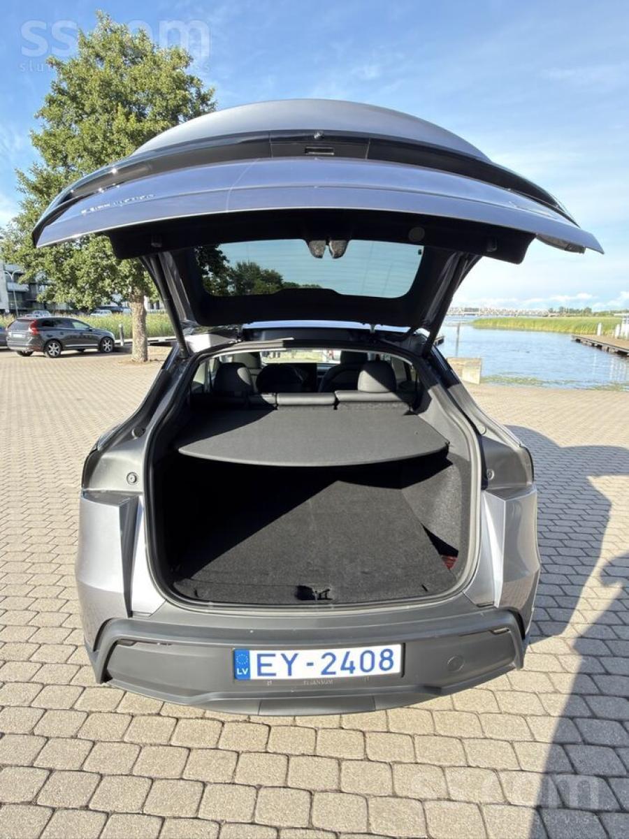 Grey Tesla Model Y 2025 in Riga, with an engine capacity of 0.00 L and mileage of 20 thousand km for 49900 €, photo 8 on AUTOMOTO.COM.LV