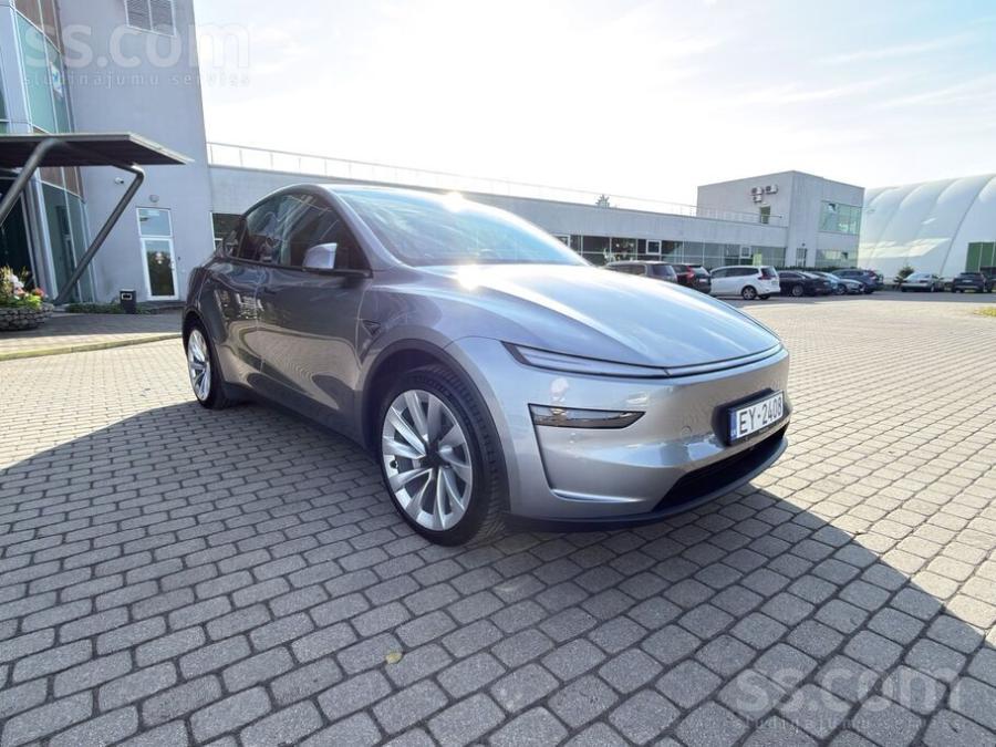 Pelēks Tesla Model Y 2025 Rīga, ar dzinēja tilpumu 0.00 L un nobraukumu 20 tūkst. km par 49900 €, foto 1 vietnē AUTOMOTO.COM.LV