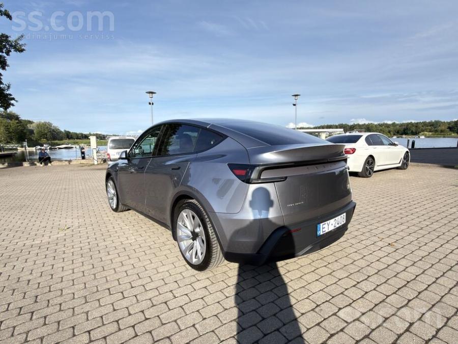 Pelēks Tesla Model Y 2025 Rīga, ar dzinēja tilpumu 0.00 L un nobraukumu 20 tūkst. km par 49900 €, foto 6 vietnē AUTOMOTO.COM.LV