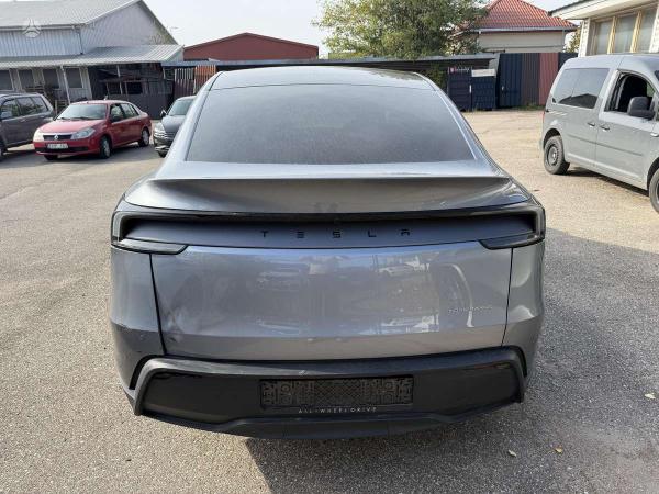 Grey Tesla Model Y 2025 in Kaunas, with an engine capacity of 0.00 L and mileage of 43 thousand km for 33990 €, photo 6 on AUTOMOTO.COM.LV