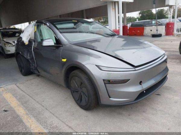 Grey Tesla Model Y 2026 in Klaipeda, with an engine capacity of 0.00 L and mileage of 7 thousand km for 16000 €, photo 1 on AUTOMOTO.COM.LV