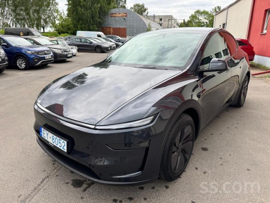 Pelēks Tesla Model Y 2026 Rīga, ar dzinēja tilpumu 0.00 L un nobraukumu 4 tūkst. km par 55800 €, foto 1 vietnē AUTOMOTO.COM.LV