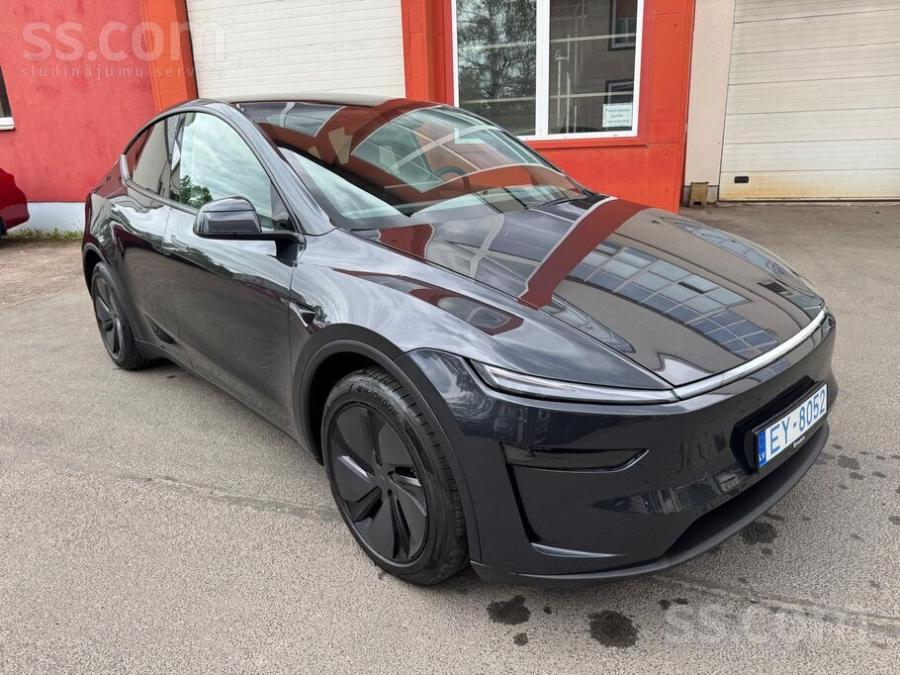Pelēks Tesla Model Y 2026 Rīga, ar dzinēja tilpumu 0.00 L un nobraukumu 4 tūkst. km par 55800 €, foto 3 vietnē AUTOMOTO.COM.LV