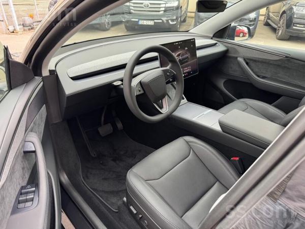 Grey Tesla Model Y 2026 in Riga, with an engine capacity of 0.00 L and mileage of 4 thousand km for 55800 €, photo 5 on AUTOMOTO.COM.LV