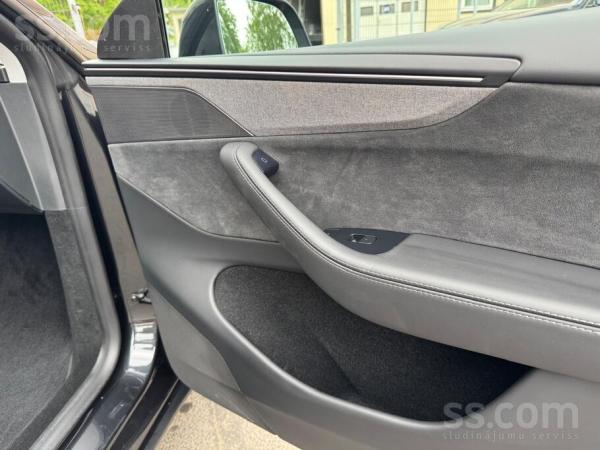 Grey Tesla Model Y 2026 in Riga, with an engine capacity of 0.00 L and mileage of 4 thousand km for 55800 €, photo 6 on AUTOMOTO.COM.LV