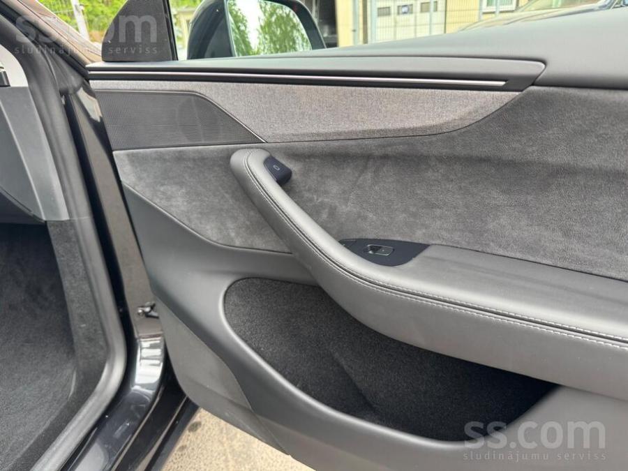 Pelēks Tesla Model Y 2026 Rīga, ar dzinēja tilpumu 0.00 L un nobraukumu 4 tūkst. km par 55800 €, foto 7 vietnē AUTOMOTO.COM.LV