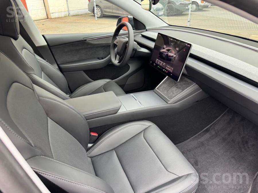 Pelēks Tesla Model Y 2026 Rīga, ar dzinēja tilpumu 0.00 L un nobraukumu 4 tūkst. km par 55800 €, foto 8 vietnē AUTOMOTO.COM.LV