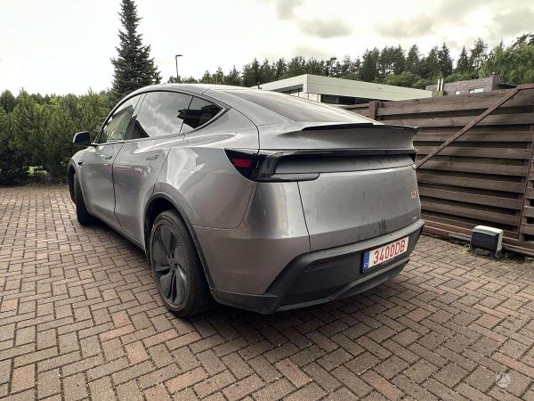 Pelēks Tesla Model Y 2026 Viļņa, ar dzinēja tilpumu 0.00 L un nobraukumu 1 tūkst. km par 42000 €, foto 2 vietnē AUTOMOTO.COM.LV