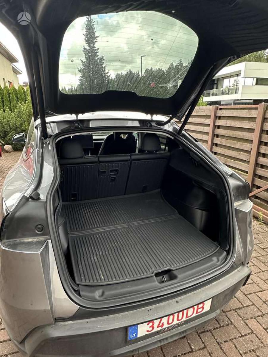 Grey Tesla Model Y 2026 in Vilnius, with an engine capacity of 0.00 L and mileage of 1 thousand km for 42000 €, photo 5 on AUTOMOTO.COM.LV