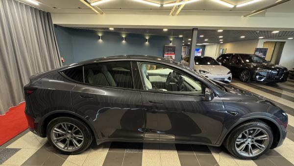 Grey Tesla Model Y 2026 in Riga, with an engine capacity of 0.00 L and mileage of 6 thousand km for 49990 €, photo 3 on AUTOMOTO.COM.LV