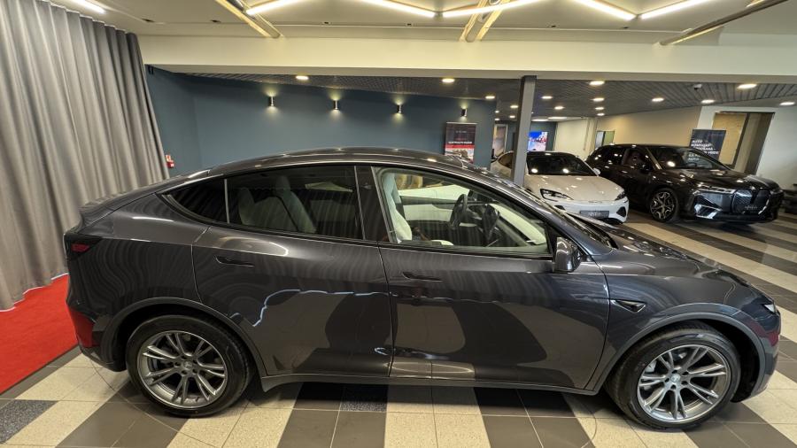 Pelēks Tesla Model Y 2026 Rīga, ar dzinēja tilpumu 0.00 L un nobraukumu 6 tūkst. km par 49990 €, foto 4 vietnē AUTOMOTO.COM.LV