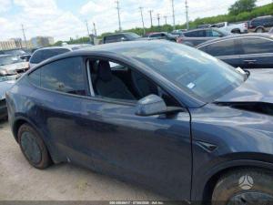 Grey Tesla Model Y 2026 in Klaipeda, with an engine capacity of 0.00 L and mileage of 5 thousand km for 15300 €, photo 13 on AUTOMOTO.COM.LV