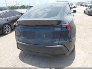 Grey Tesla Model Y 2026 in Klaipeda, with an engine capacity of 0.00 L and mileage of 5 thousand km for 15300 €, photo 16 on AUTOMOTO.COM.LV