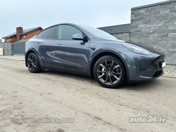 Grey Tesla Model Y 2021 in Parnu, with an engine capacity of 0.00 L and mileage of 138 thousand km for 24990 €, photo 4 on AUTOMOTO.COM.LV