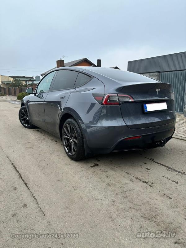 Grey Tesla Model Y 2021 in Parnu, with an engine capacity of 0.00 L and mileage of 138 thousand km for 24990 €, photo 5 on AUTOMOTO.COM.LV