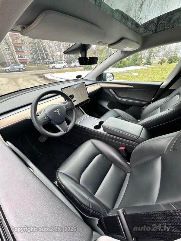 Grey Tesla Model Y 2021 in Parnu, with an engine capacity of 0.00 L and mileage of 138 thousand km for 24990 €, photo 10 on AUTOMOTO.COM.LV