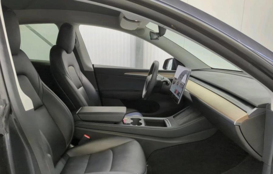 Grey Tesla Model Y 2021 in Riga, with an engine capacity of 0.00 L and mileage of 36 thousand km for 39500 €, photo 4 on AUTOMOTO.COM.LV