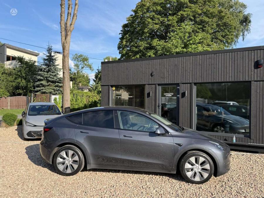 Pelēks Tesla Model Y 2021 Rīga, ar dzinēja tilpumu 0.00 L un nobraukumu 99 tūkst. km par 30990 €, foto 5 vietnē AUTOMOTO.COM.LV