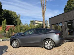 Pelēks Tesla Model Y 2021 Rīga, ar dzinēja tilpumu 0.00 L un nobraukumu 99 tūkst. km par 30990 €, foto 8 vietnē AUTOMOTO.COM.LV