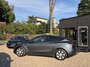 Pelēks Tesla Model Y 2021 Rīga, ar dzinēja tilpumu 0.00 L un nobraukumu 99 tūkst. km par 30990 €, foto 9 vietnē AUTOMOTO.COM.LV