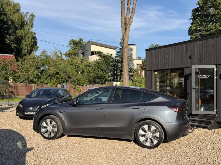 Pelēks Tesla Model Y 2021 Rīga, ar dzinēja tilpumu 0.00 L un nobraukumu 99 tūkst. km par 30990 €, foto 9 vietnē AUTOMOTO.COM.LV