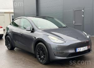 Grey Tesla Model Y 2022 in Riga, with an engine capacity of 0.00 L and mileage of 141 thousand km for 28500 €, photo 4 on AUTOMOTO.COM.LV