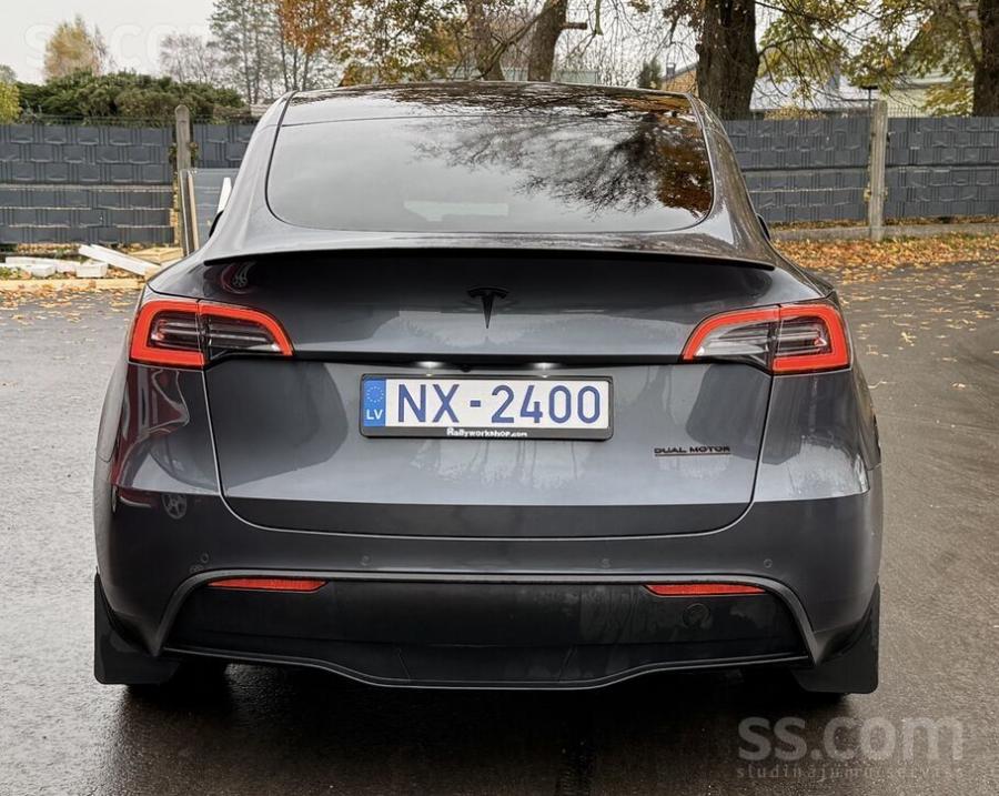 Grey Tesla Model Y 2022 in Riga, with an engine capacity of 0.00 L and mileage of 141 thousand km for 28500 €, photo 6 on AUTOMOTO.COM.LV