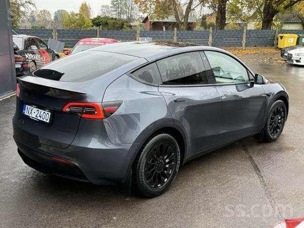 Grey Tesla Model Y 2022 in Riga, with an engine capacity of 0.00 L and mileage of 141 thousand km for 28500 €, photo 8 on AUTOMOTO.COM.LV