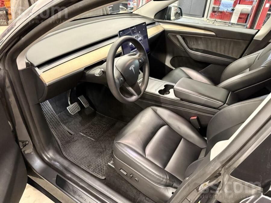 Grey Tesla Model Y 2022 in Riga, with an engine capacity of 0.00 L and mileage of 141 thousand km for 28500 €, photo 12 on AUTOMOTO.COM.LV