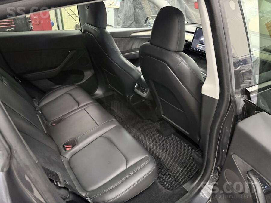 Grey Tesla Model Y 2022 in Riga, with an engine capacity of 0.00 L and mileage of 141 thousand km for 28500 €, photo 14 on AUTOMOTO.COM.LV