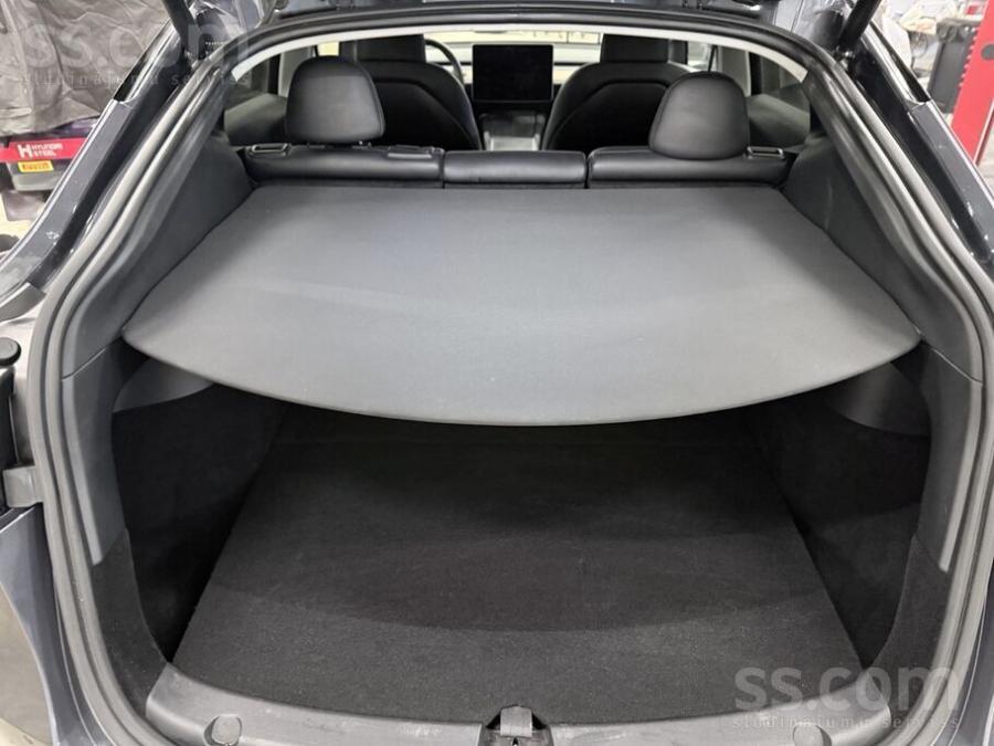Grey Tesla Model Y 2022 in Riga, with an engine capacity of 0.00 L and mileage of 141 thousand km for 28500 €, photo 17 on AUTOMOTO.COM.LV