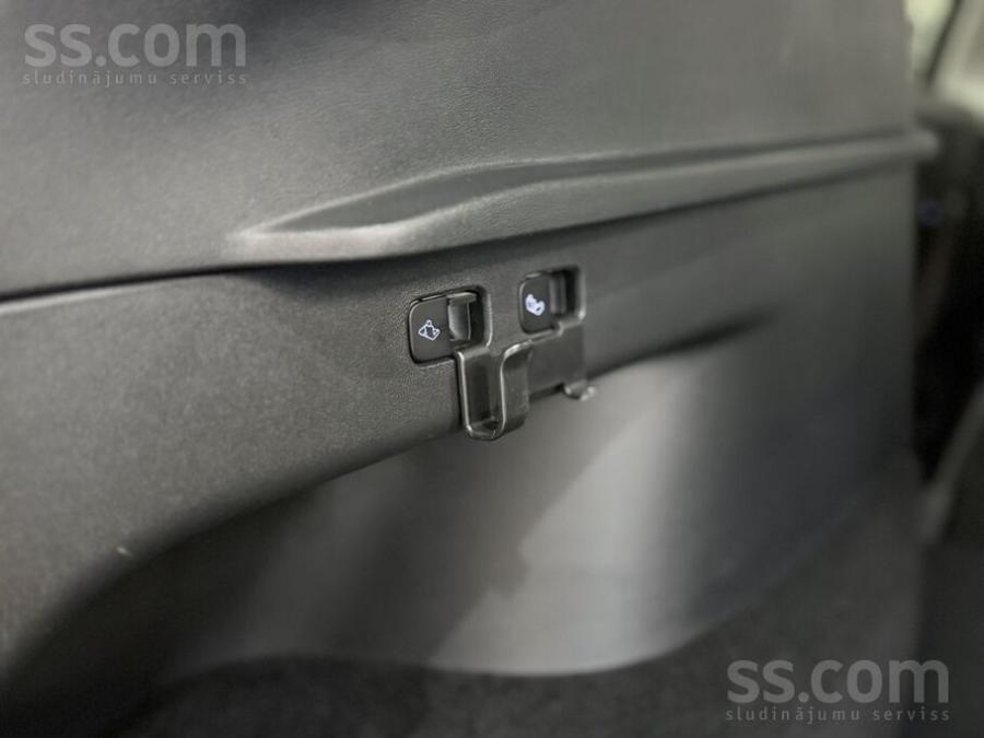 Grey Tesla Model Y 2022 in Riga, with an engine capacity of 0.00 L and mileage of 141 thousand km for 28500 €, photo 18 on AUTOMOTO.COM.LV