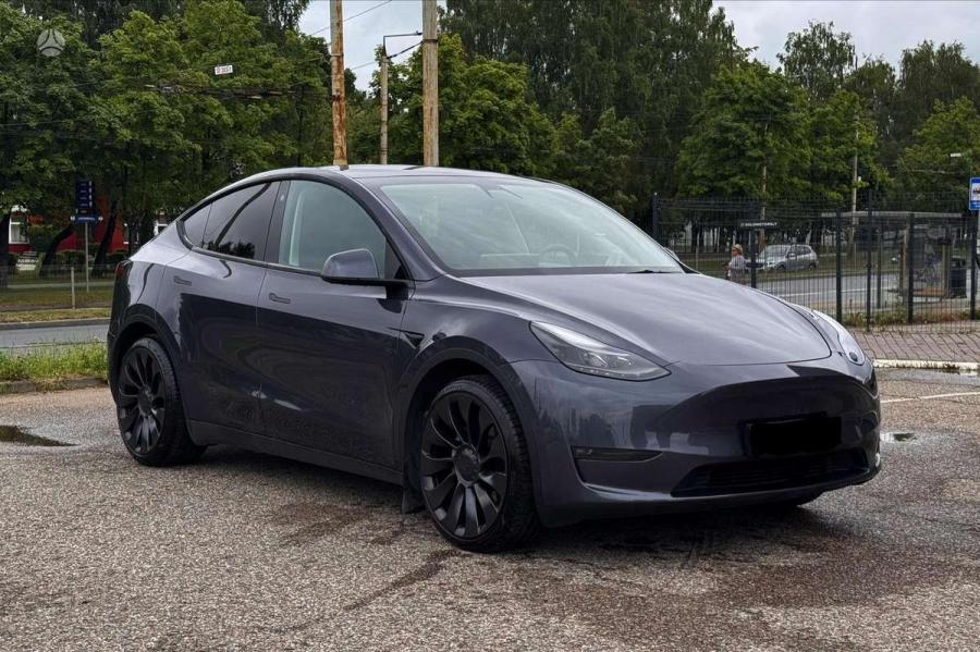 Grey Tesla Model Y 2022 in Vilnius, with an engine capacity of 0.00 L and mileage of 60 thousand km for 27600 €, photo 3 on AUTOMOTO.COM.LV