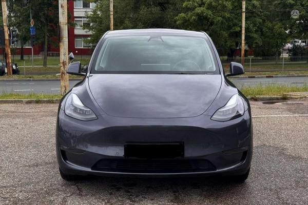 Grey Tesla Model Y 2022 in Vilnius, with an engine capacity of 0.00 L and mileage of 60 thousand km for 27600 €, photo 3 on AUTOMOTO.COM.LV