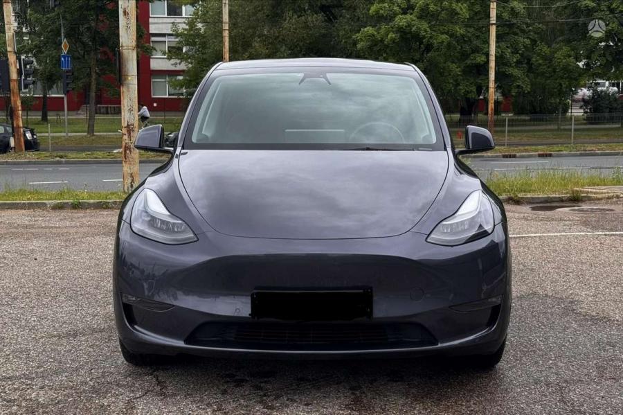 Grey Tesla Model Y 2022 in Vilnius, with an engine capacity of 0.00 L and mileage of 60 thousand km for 27600 €, photo 4 on AUTOMOTO.COM.LV