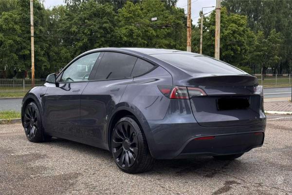 Grey Tesla Model Y 2022 in Vilnius, with an engine capacity of 0.00 L and mileage of 60 thousand km for 27600 €, photo 5 on AUTOMOTO.COM.LV