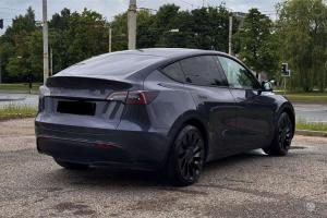 Grey Tesla Model Y 2022 in Vilnius, with an engine capacity of 0.00 L and mileage of 60 thousand km for 27600 €, photo 7 on AUTOMOTO.COM.LV