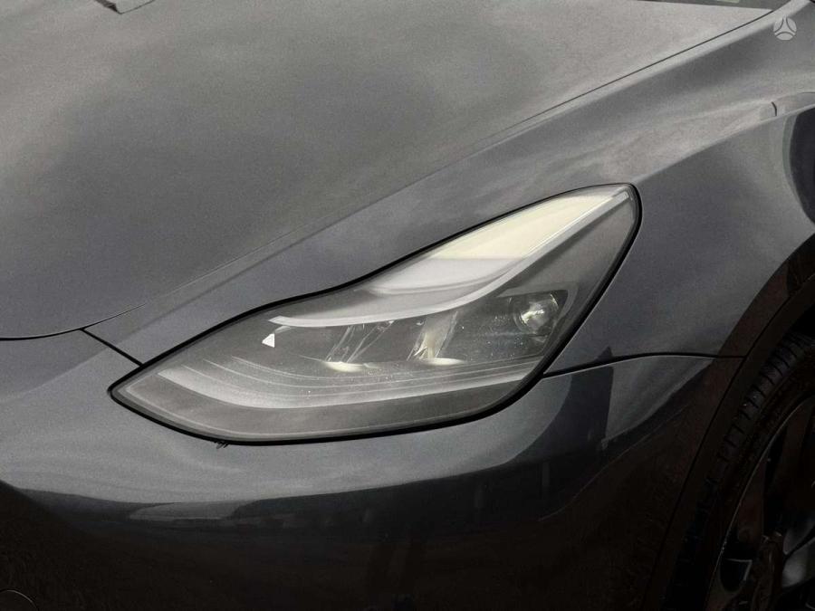 Grey Tesla Model Y 2022 in Vilnius, with an engine capacity of 0.00 L and mileage of 60 thousand km for 27600 €, photo 8 on AUTOMOTO.COM.LV