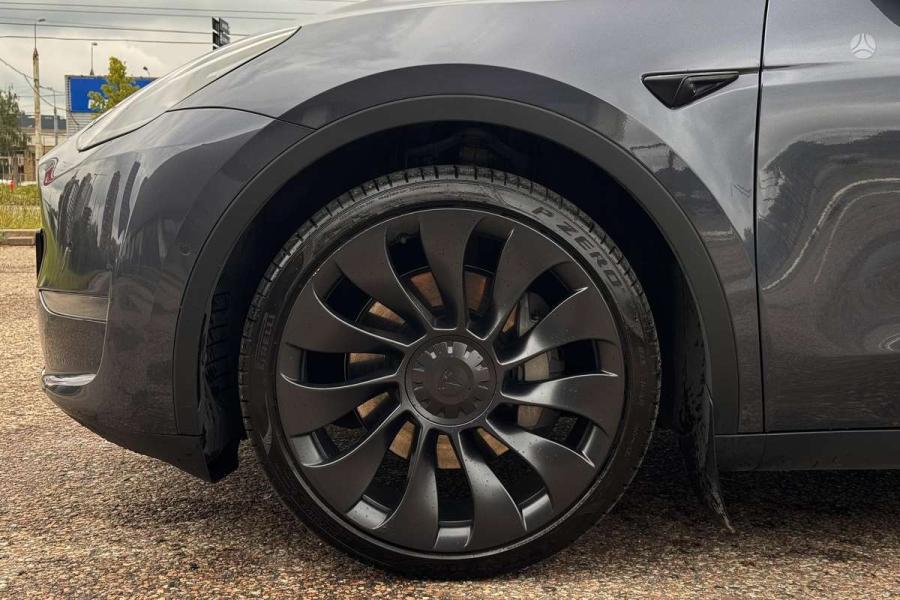 Grey Tesla Model Y 2022 in Vilnius, with an engine capacity of 0.00 L and mileage of 60 thousand km for 27600 €, photo 10 on AUTOMOTO.COM.LV