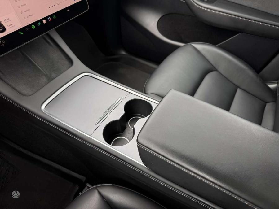 Grey Tesla Model Y 2022 in Vilnius, with an engine capacity of 0.00 L and mileage of 60 thousand km for 27600 €, photo 11 on AUTOMOTO.COM.LV