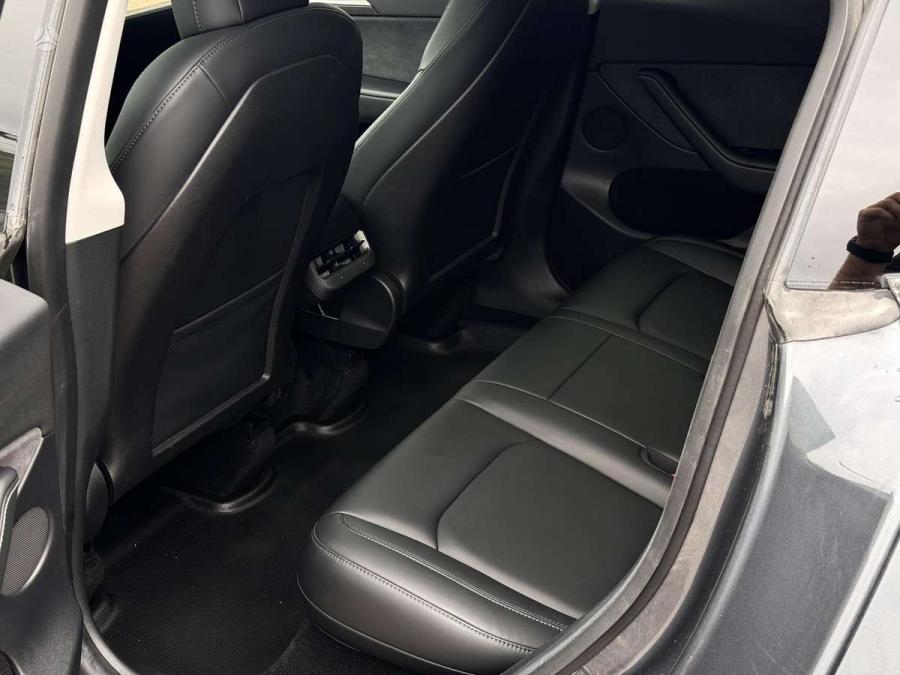 Grey Tesla Model Y 2022 in Vilnius, with an engine capacity of 0.00 L and mileage of 60 thousand km for 27600 €, photo 16 on AUTOMOTO.COM.LV