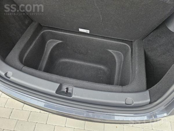 Pelēks Tesla Model Y 2022 Jūrmala, ar dzinēja tilpumu 0.00 L un nobraukumu 95 tūkst. km par 31000 €, foto 9 vietnē AUTOMOTO.COM.LV