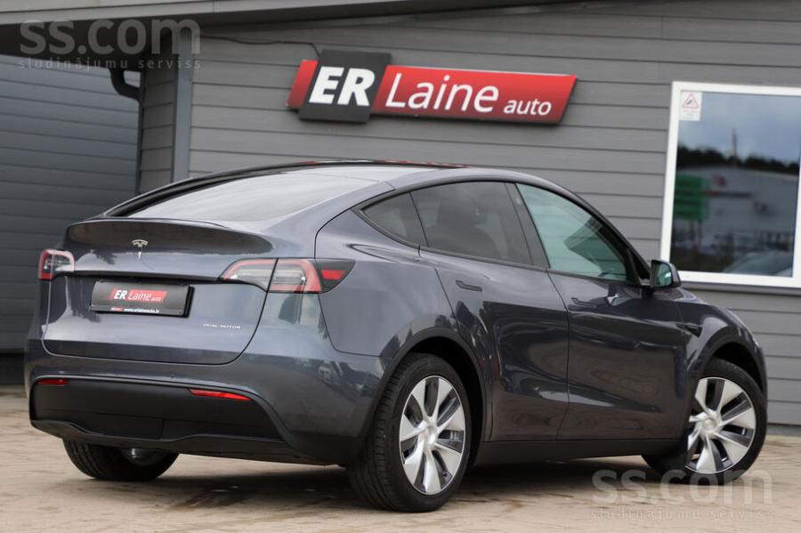 Grey Tesla Model Y 2022 in Tukums, with an engine capacity of 0.00 L and mileage of 77 thousand km for 33000 €, photo 4 on AUTOMOTO.COM.LV