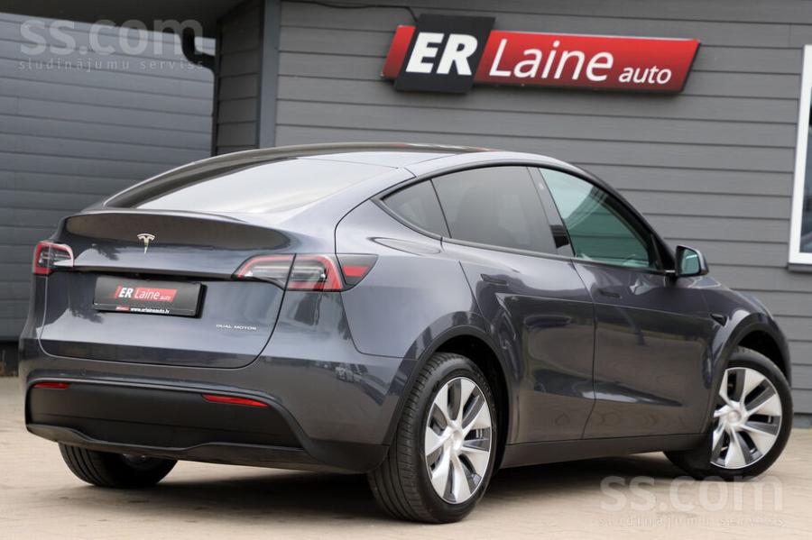 Pelēks Tesla Model Y 2022 Tukums, ar dzinēja tilpumu 0.00 L un nobraukumu 114 tūkst. km par 30000 €, foto 4 vietnē AUTOMOTO.COM.LV