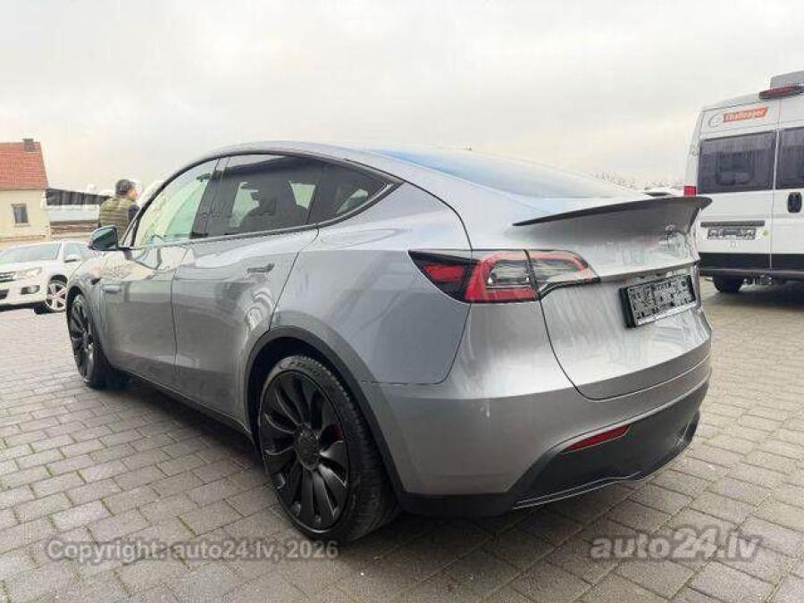 Pelēks Tesla Model Y 2023 Tallina, ar dzinēja tilpumu 0.00 L un nobraukumu 59 tūkst. km par 39990 €, foto 3 vietnē AUTOMOTO.COM.LV
