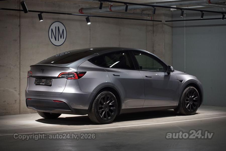 Grey Tesla Model Y 2023 in Tallinn, with an engine capacity of 0.00 L and mileage of 43 thousand km for 39490 €, photo 3 on AUTOMOTO.COM.LV