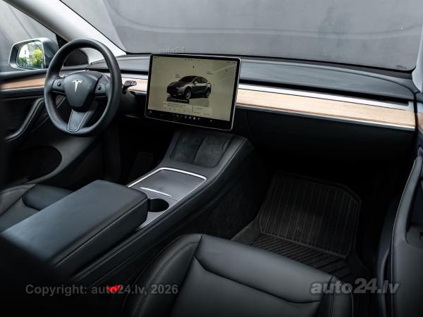Grey Tesla Model Y 2023 in Tallinn, with an engine capacity of 0.00 L and mileage of 26 thousand km for 41990 €, photo 8 on AUTOMOTO.COM.LV