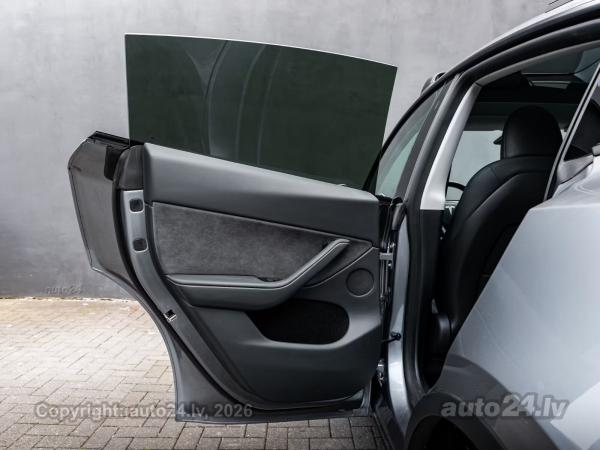 Grey Tesla Model Y 2023 in Tallinn, with an engine capacity of 0.00 L and mileage of 26 thousand km for 41990 €, photo 10 on AUTOMOTO.COM.LV